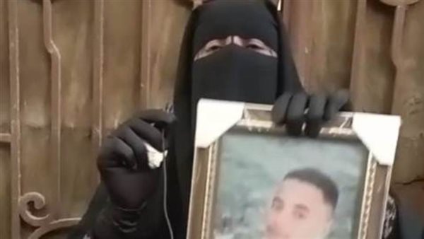 «أهله قتلوه القصة الكاملة لمقتل شاب على يد أسرته بالفيوم والدة